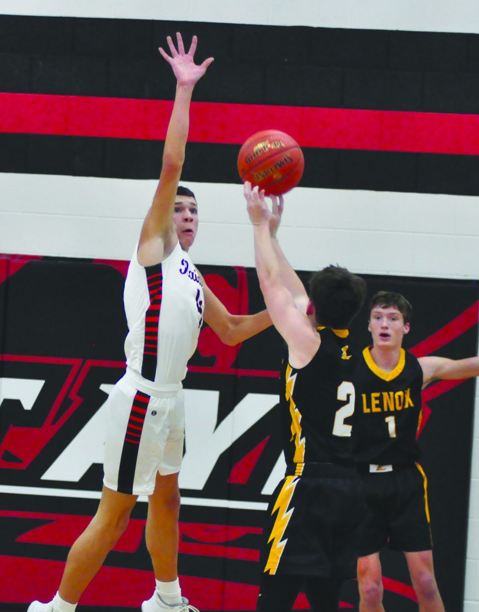 Raiders unbeaten as break nears – Mount Ayr Record News