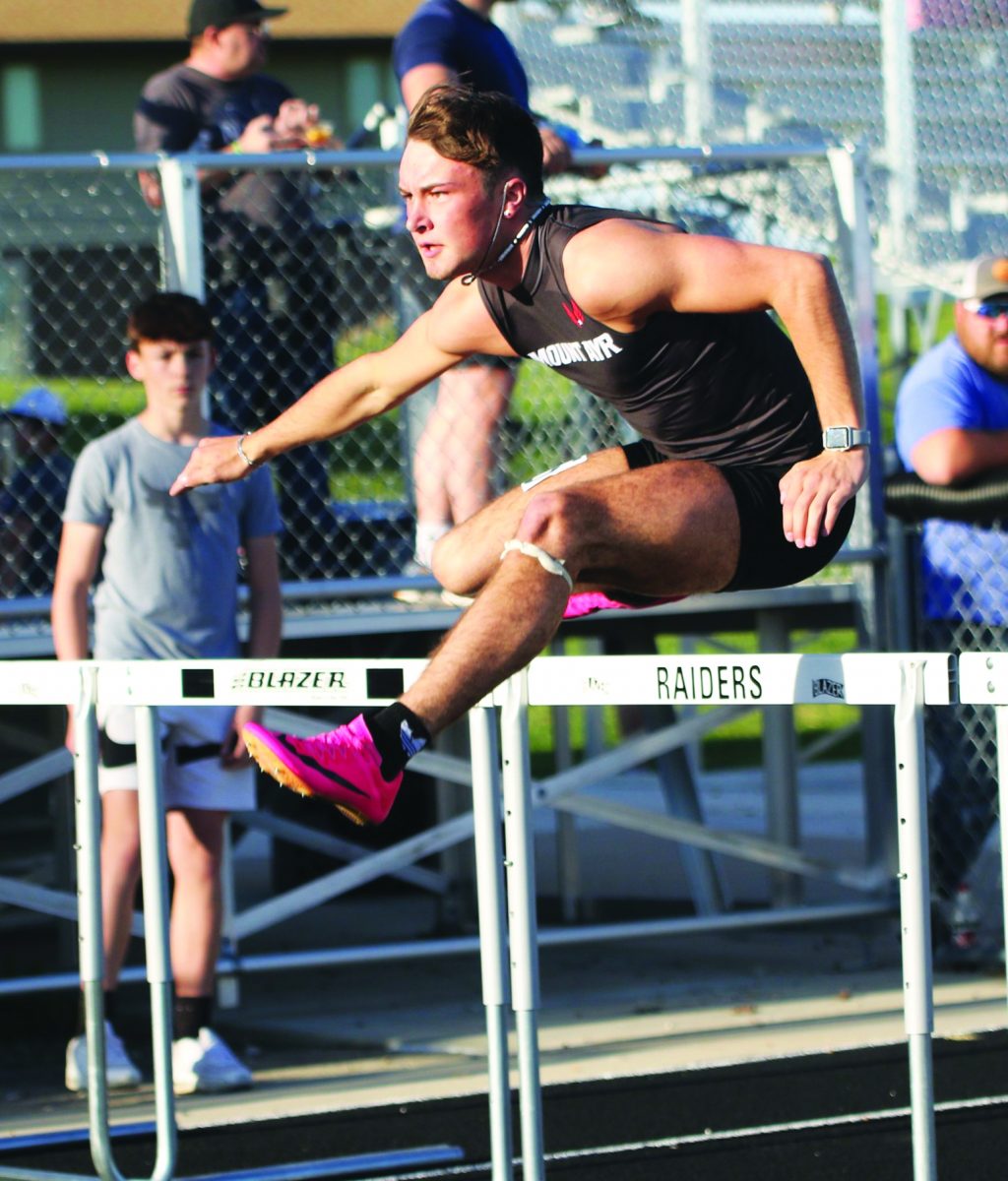 Raiders third at home relays – Mount Ayr Record News