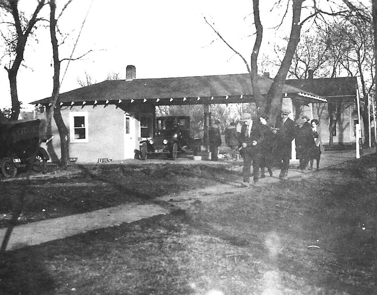 Snapshots of History: Tingley Service Station – Mount Ayr Record News