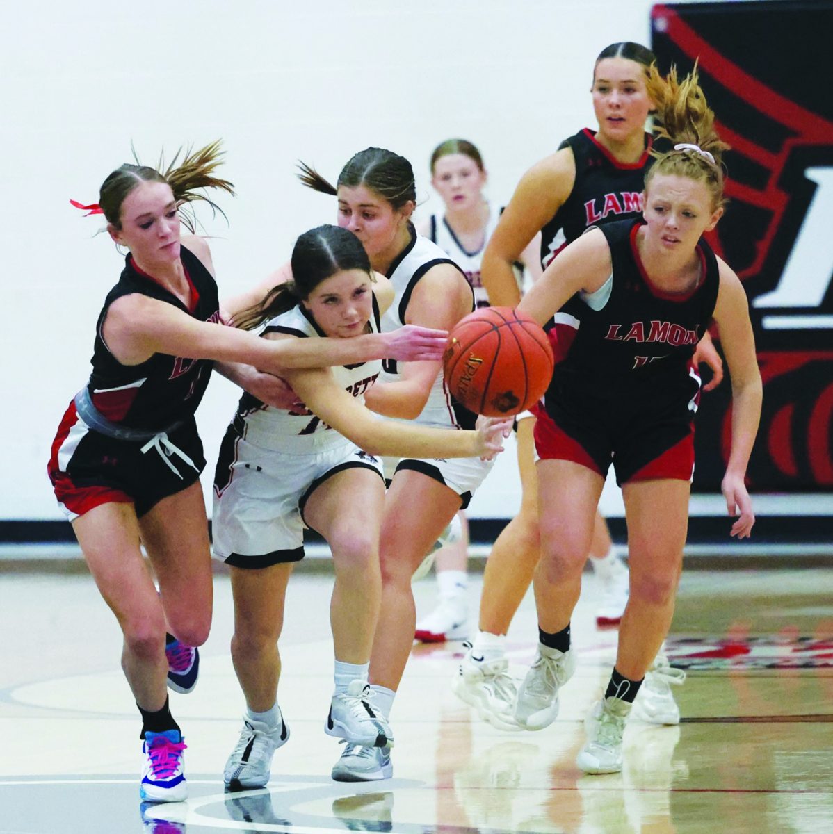 Raiderettes dominant in season opener – Mount Ayr Record News