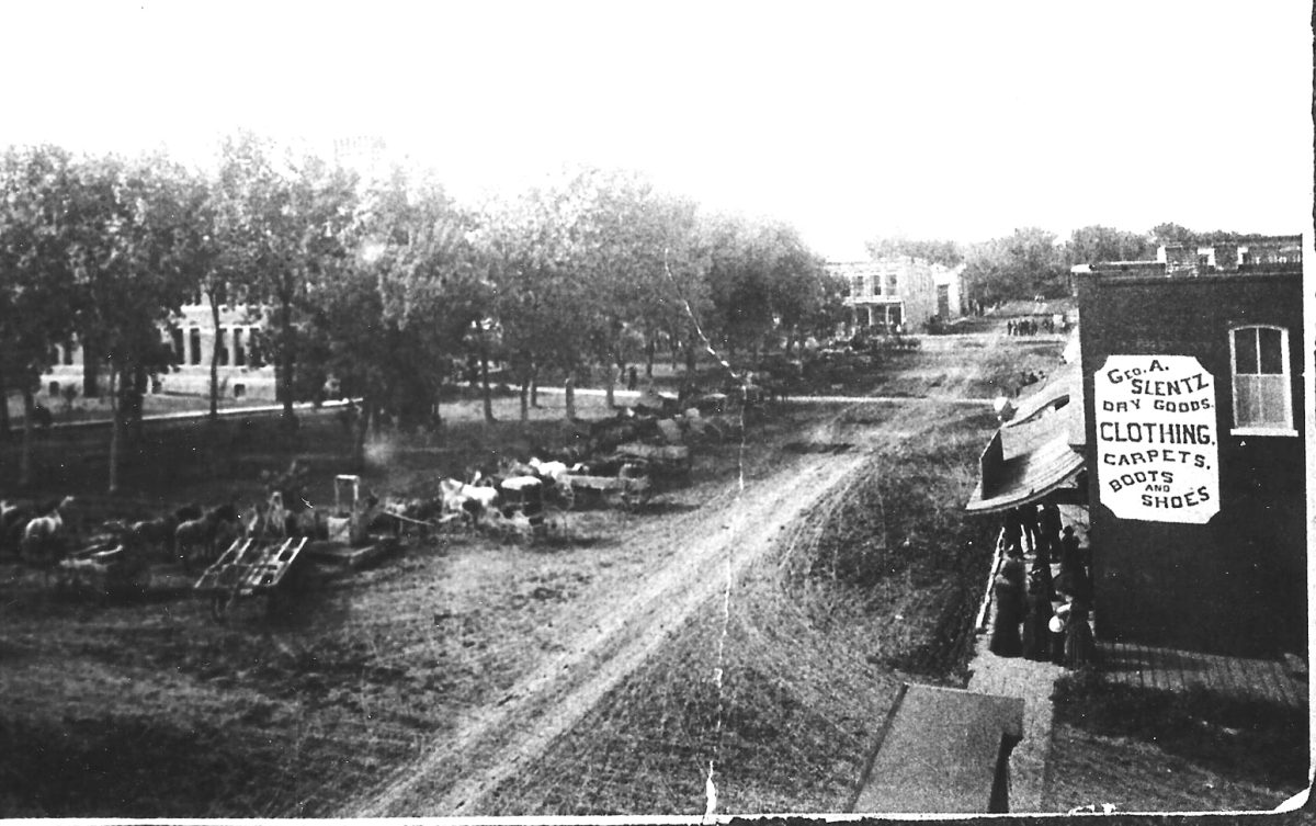 Snapshots of History: East side of the Mount Ayr square – Mount Ayr ...